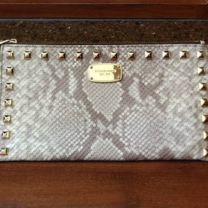 Mari's Closet (@marangela0182) | Poshmark